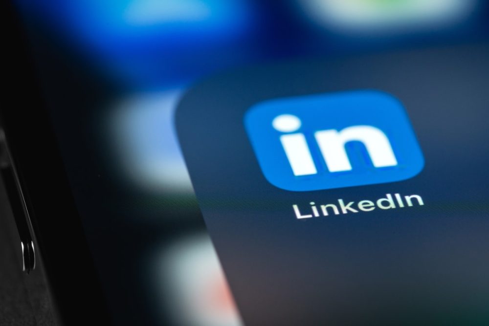 6 ميزات مدعومة بالذكاء الاصطناعي على منصة لينكد إن LinkedIn يجب أن تعرفها | AraMobi اراموبي